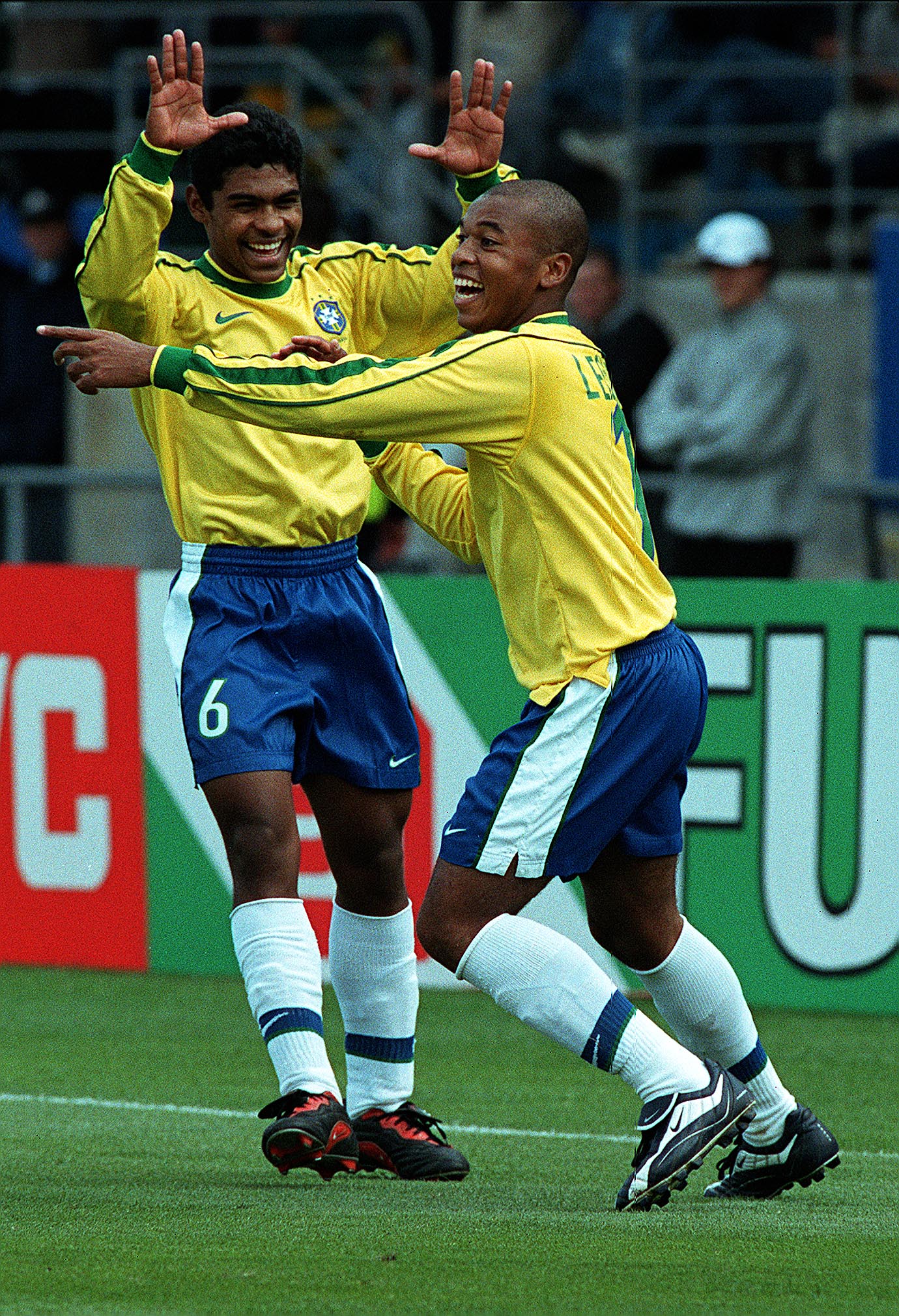 leonardo_celebrates_1199.jpg | Otago Daily Times Online News