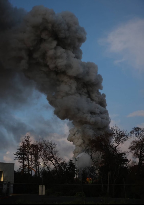 Auckland blaze fills air with toxic smoke | Otago Daily Times Online News