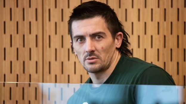 Half-dressed man steals cop car and runs amok | Star News