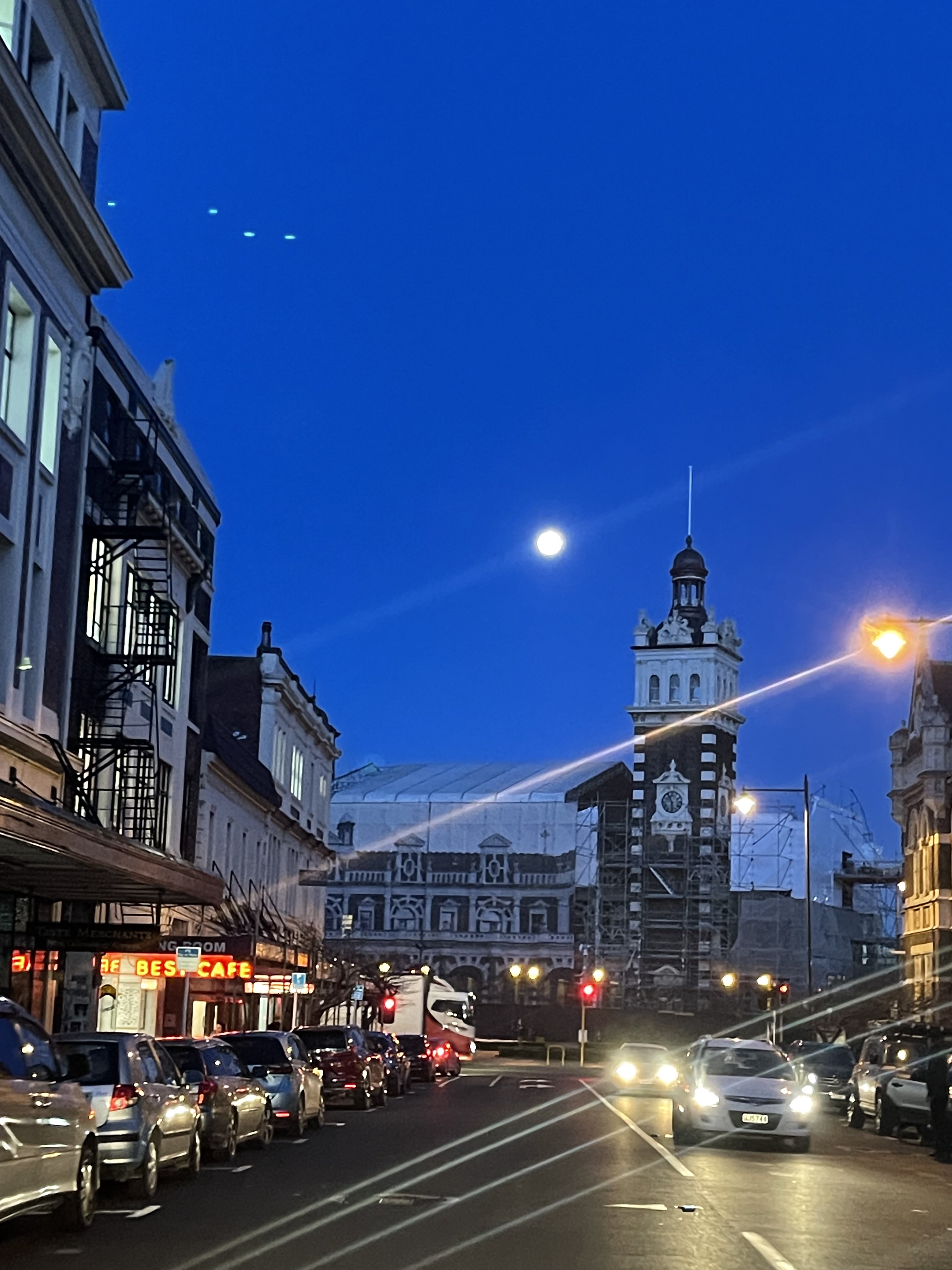 Unusual lights in Dunedin evening sky | Otago Daily Times Online News