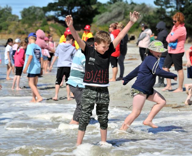 Surf life-savers teach safety skills | Otago Daily Times Online News