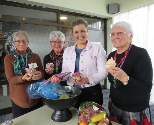 Learning a trick or two about icing | Star News