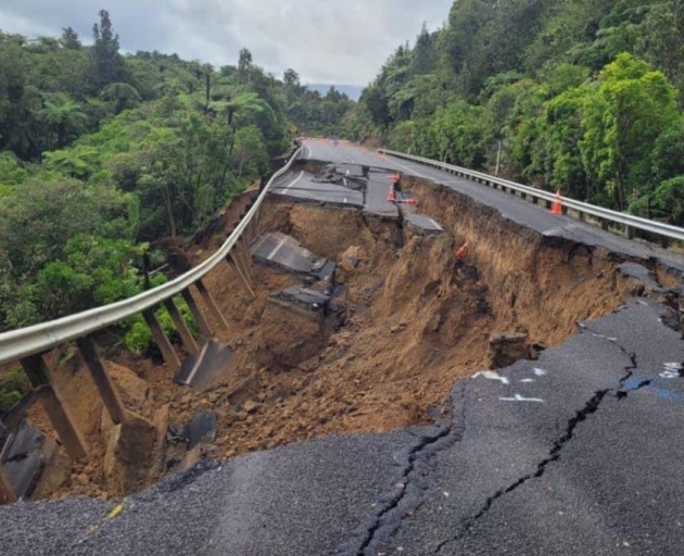 More rain set to lash North Island, Coromandel cut off | Otago Daily ...