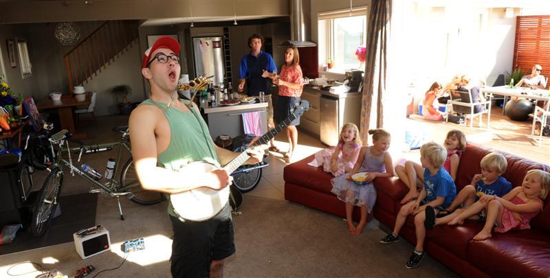 Musician lounging way around New Zealand | Otago Daily Times Online News