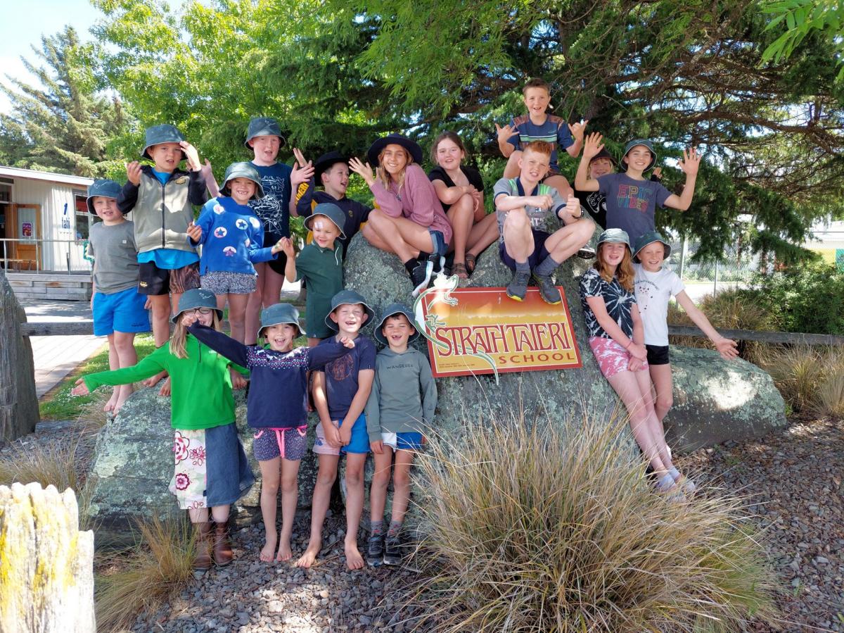 Strath Taieri School rewarded for supporting Otago skink | Otago Daily ...