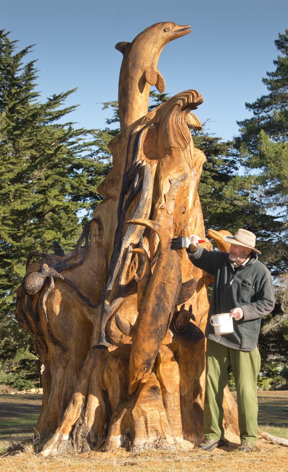 Not stumped for golf course carvings | Otago Daily Times Online News
