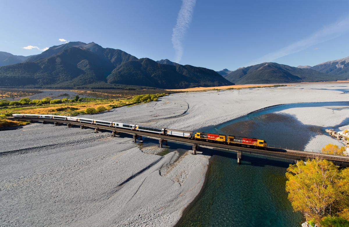 Inquiry after TranzAlpine stuck in tunnel | Star News