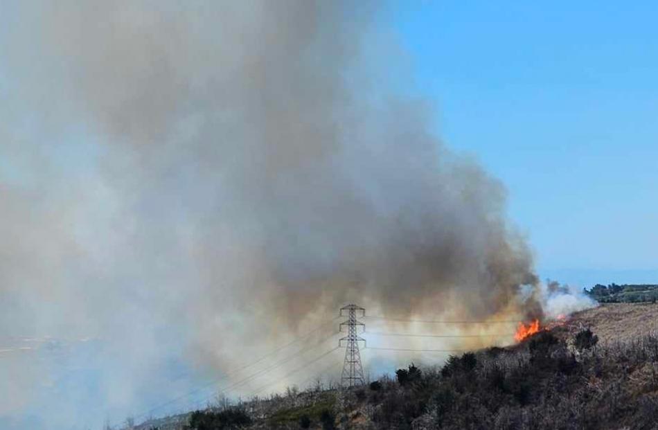 Choppers battle large fire on Port Hills, over 130 firefighters to ...