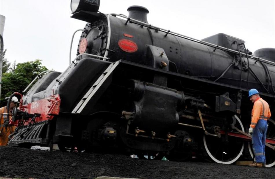 Memories stirred as locomotive makes tracks | Otago Daily Times Online News